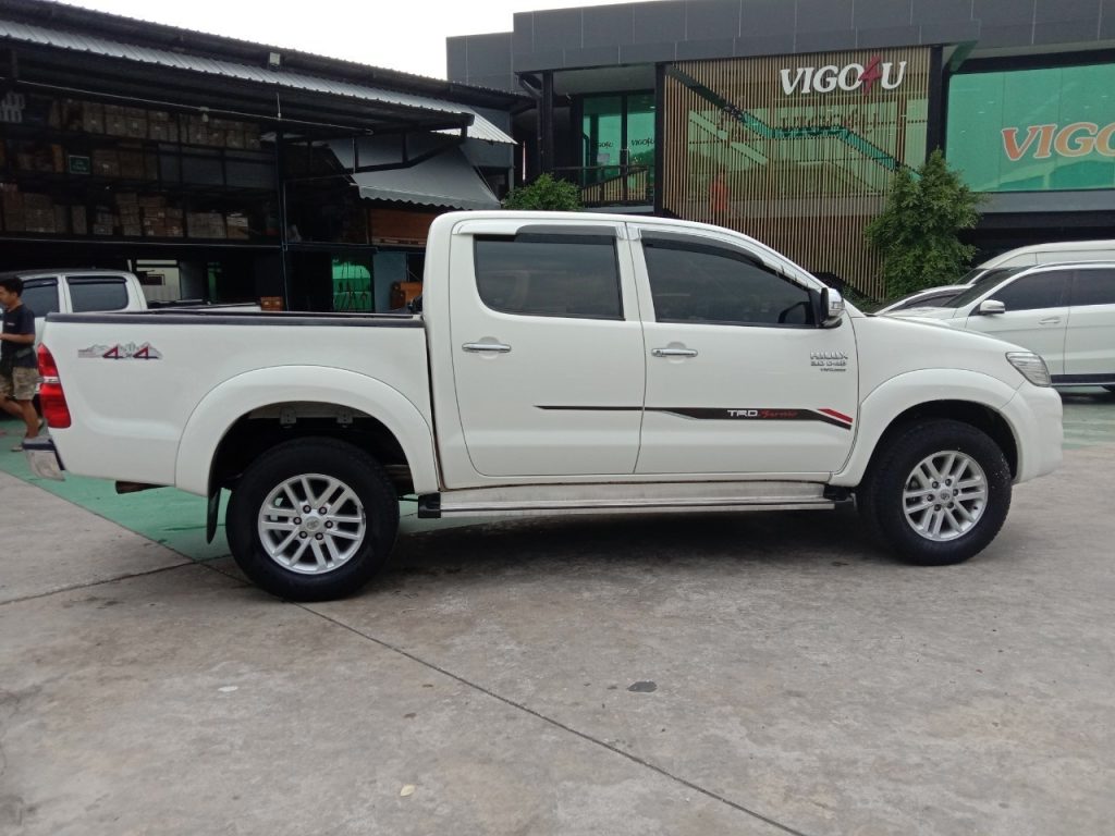 VIGO 4WD 2014 3.0G MT DOUBLE CAB WHITE 1128 - Hiluxthailand