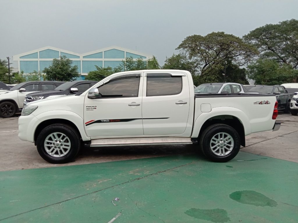 VIGO 4WD 2014 3.0G MT DOUBLE CAB WHITE 1128 - Hiluxthailand
