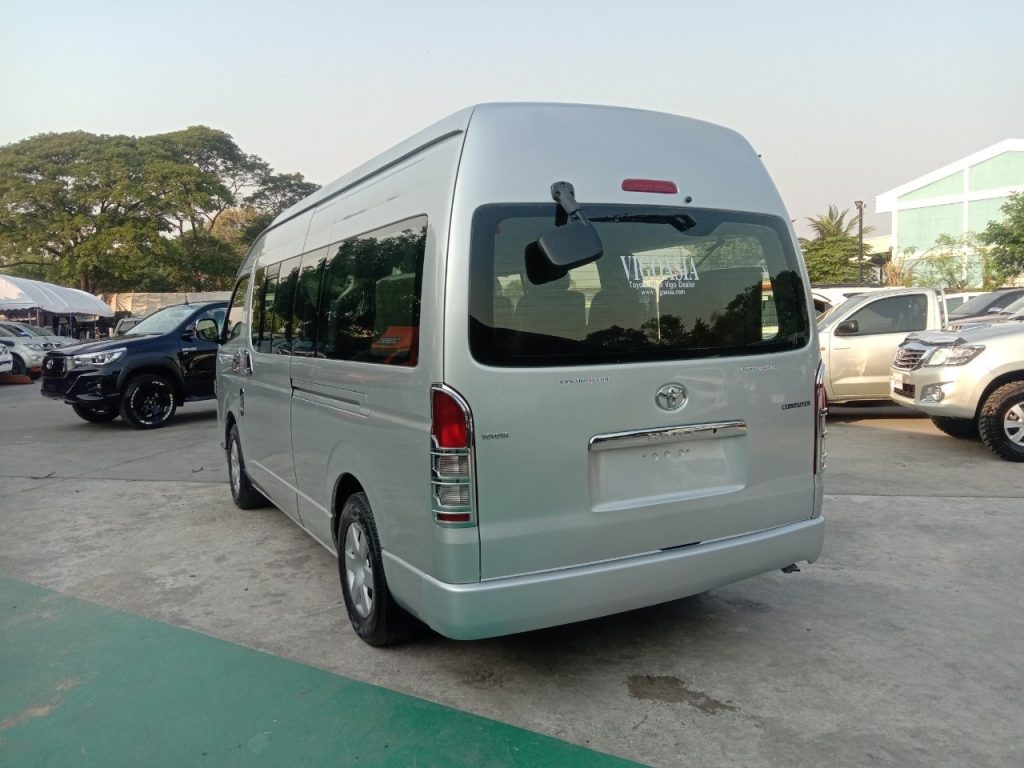 TOYOTA 2WD 2013 2.5 MT COMMUTER SILVER 497 - Hiluxthailand