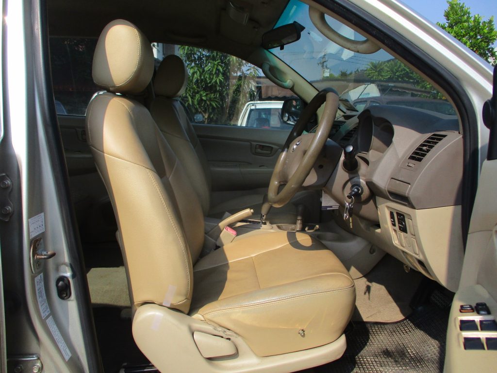 VIGO 4WD 2006 3.0G AT DOUBLE CAB SILVER 6365 - Hiluxthailand