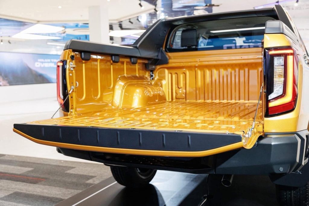 2025 TOYOTA HILUX TRAVO OVERLAND PLUS 2.8 4WD AT SULPHUR METALLIC 01014 ...